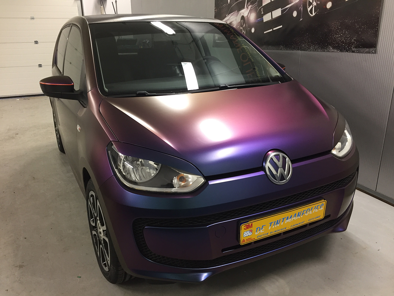 VW Up Wrap Colorflow Avery Rushing Riptide Cyan Purple | De Tintman Folies